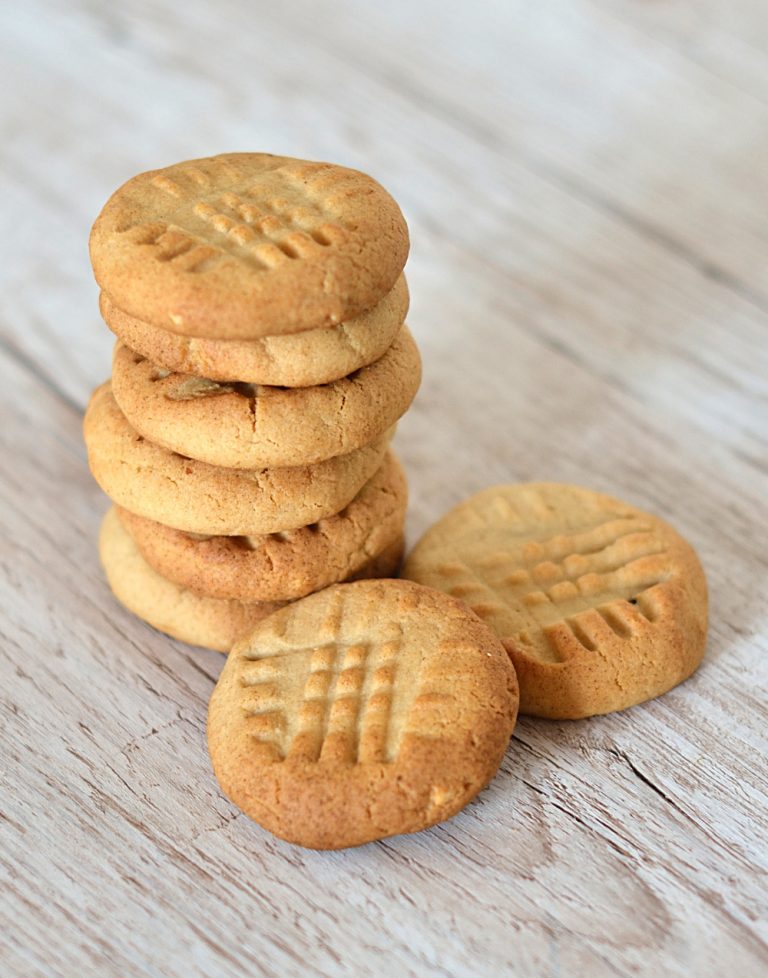 Crunchy Peanut Cookies - Baking with Granny